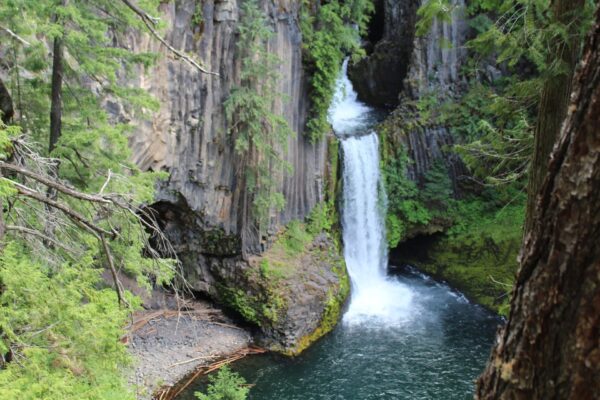 Oregon’s Glorious Road of Waterfalls • Explorer Sue Travel